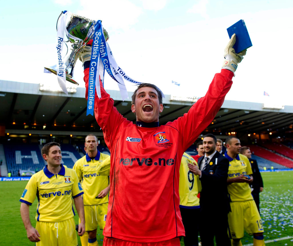 Former Rangers title winner Cammy Bell announces retirement from football